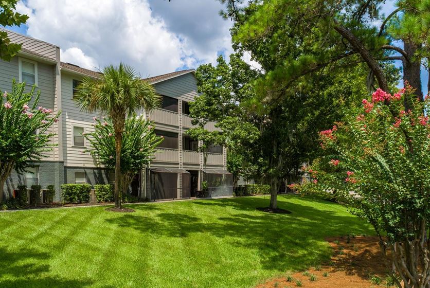 Ridgemar Commons Apartments - Swamp Rentals